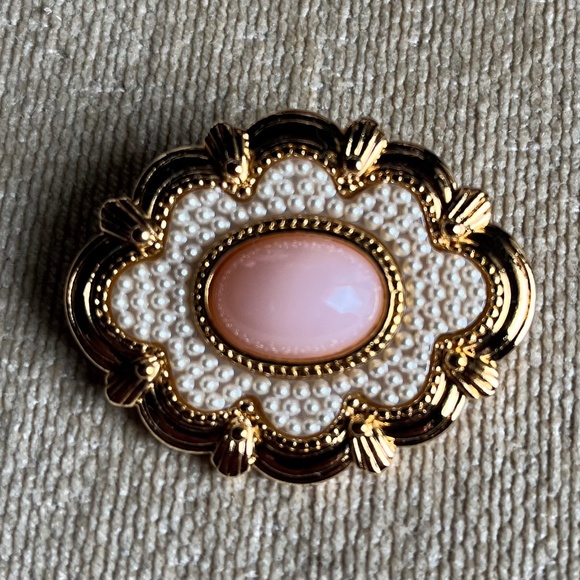 Avon | Jewelry | Vintage 988 Avon Victorian Spring Pin | Poshmark